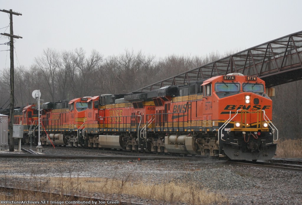BNSF 5774
